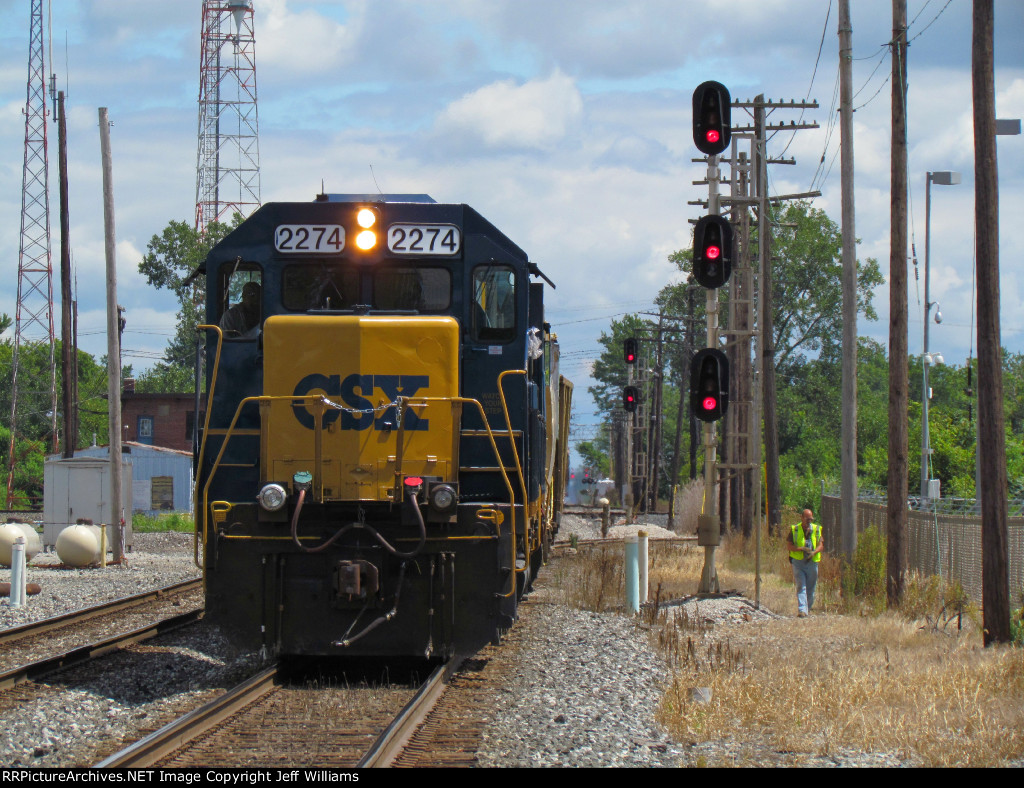 CSX 2274 at Poplar St.